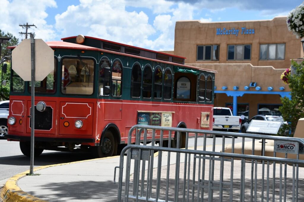 Exploring the History of Buses and Bus Routes in the U.S. - L-T@HOE ...